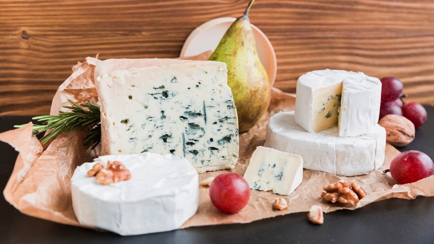 Pelėsinis sūris: delikatesas su nauda ir rizika